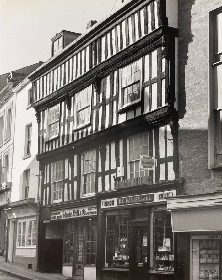 Buildings of Ross | 1975